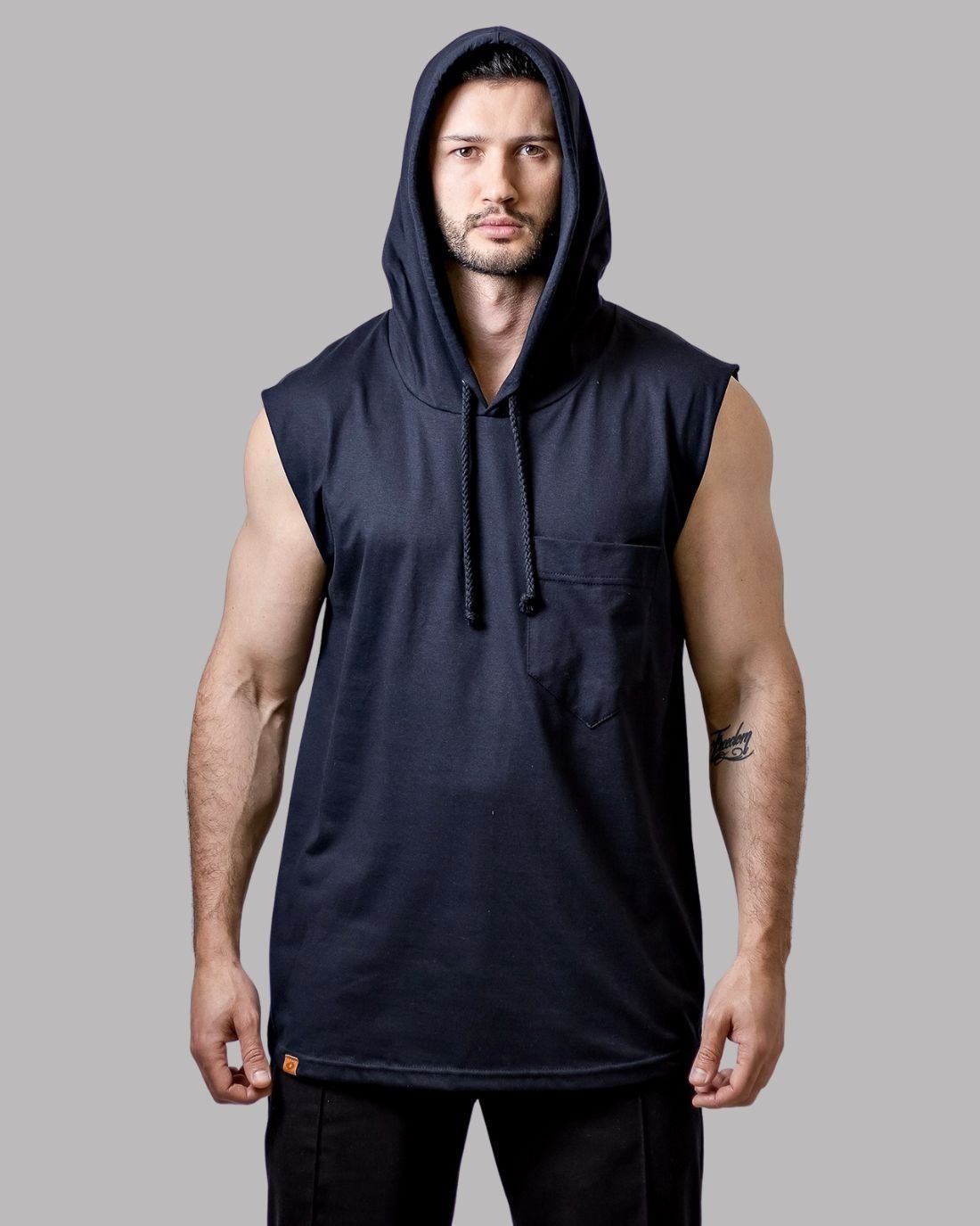 Regata Machão Com Capuz - Preta